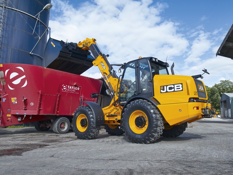 How to Select the Ideal Farm Loader for Your Operation » Windridge ...