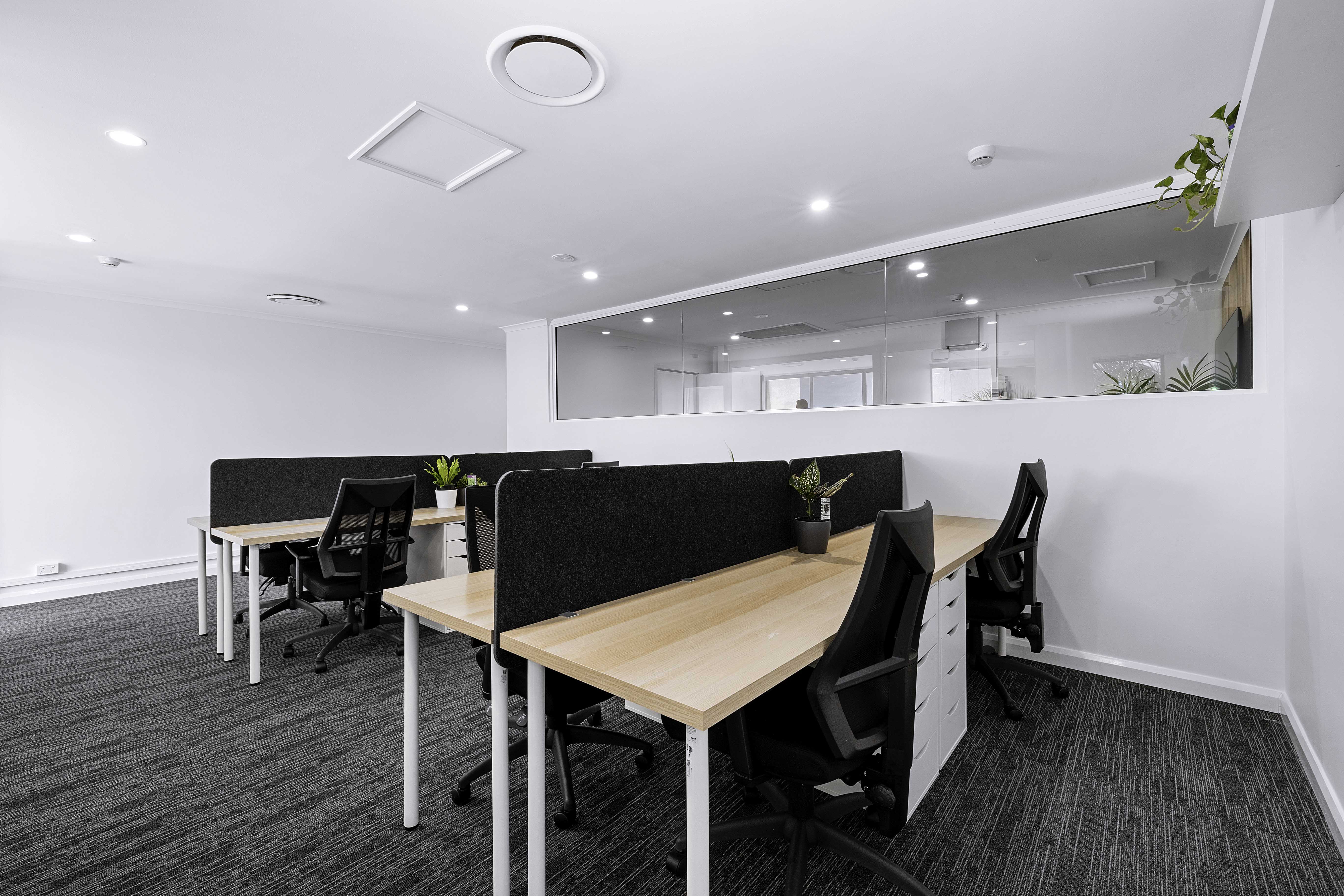 The Benefits of Hot Desking: Is It the Right Choice for You?