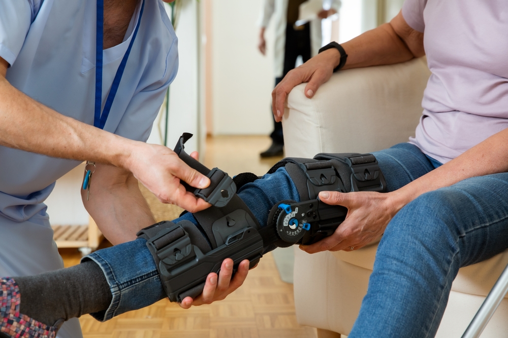 How Do Knee Braces Improve Mobility and Reduce Pain for Seniors?