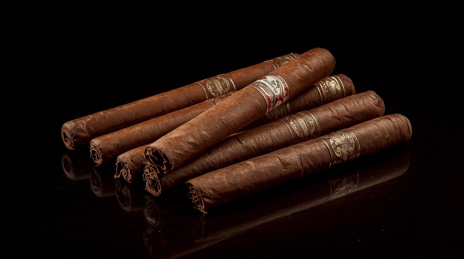 How to Smoke a Cigar Like a Pro: A Complete Beginner's Guide