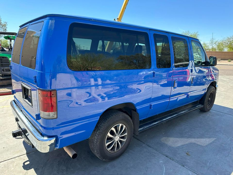 2013 Ford E350 XLT 11 Passenger Van