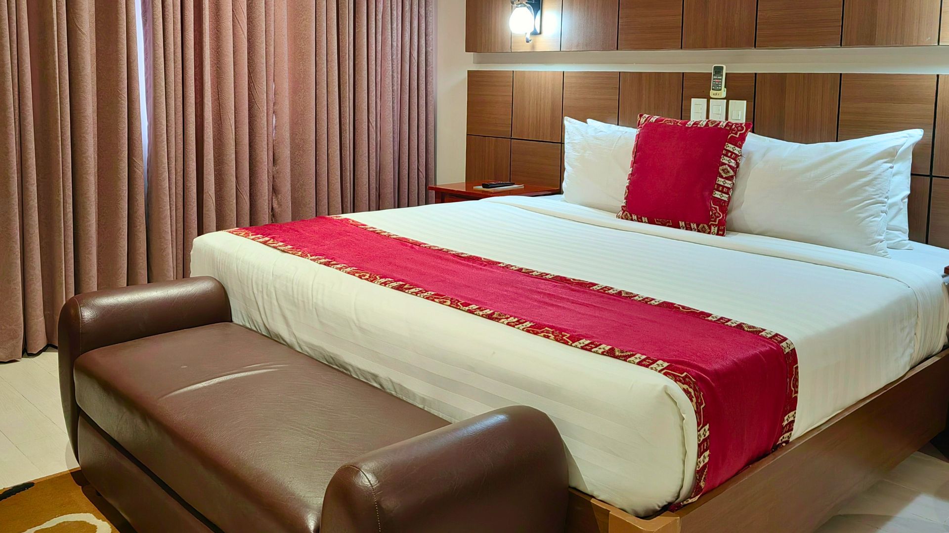 The Pinnacle Hotel and Suites - Rooms and Suites