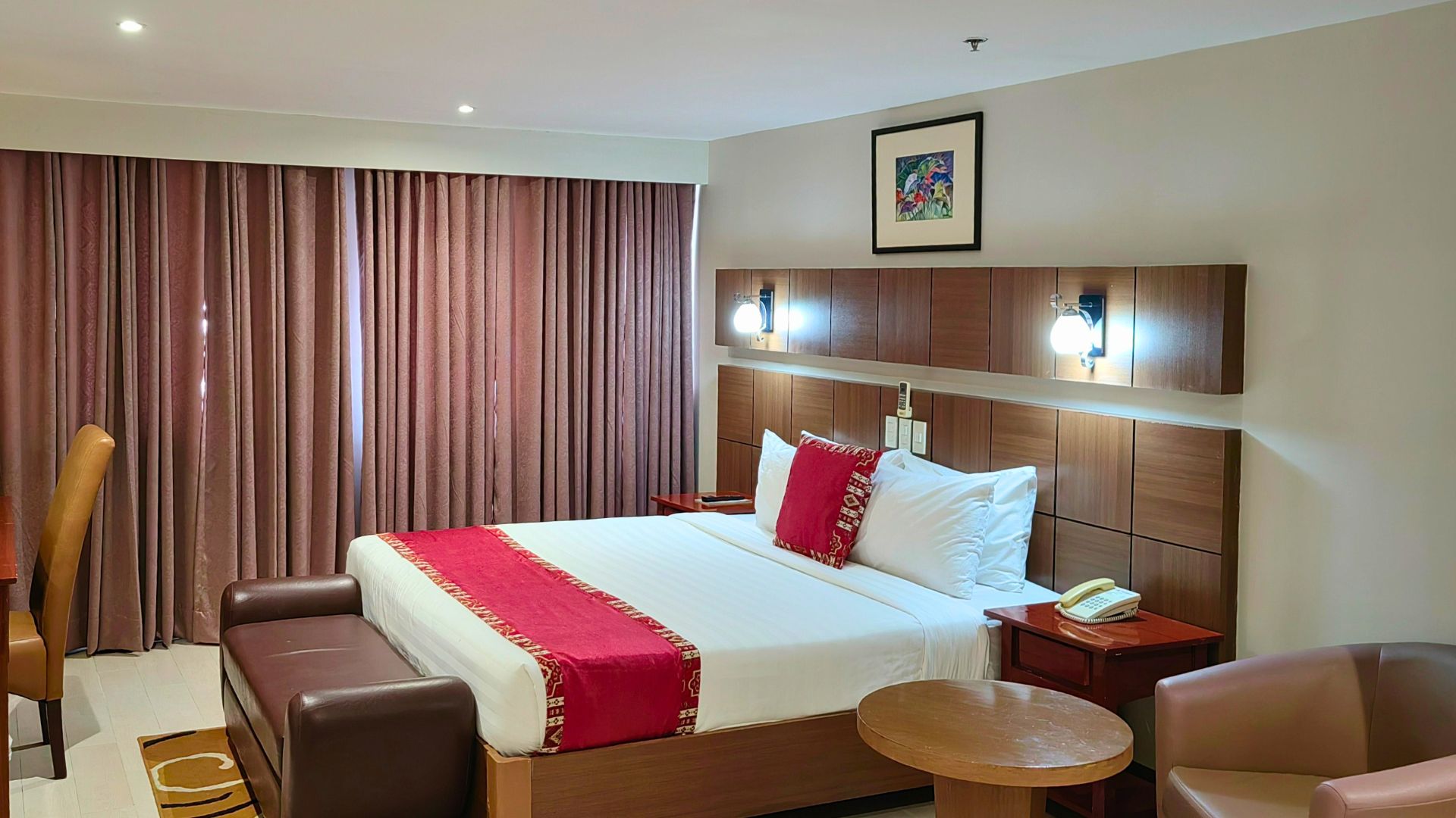 The Pinnacle Hotel and Suites - Rooms and Suites