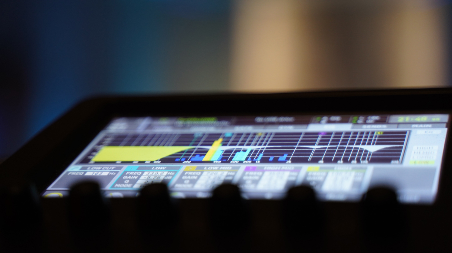 Breakdown of EQ Mixing: Parametric vs. Visual vs. Graphic Equalizers – Soundtrap Blog