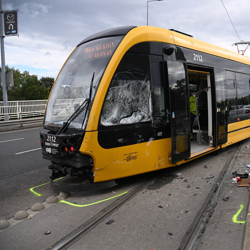 Szörnyű baleset történt Budapesten, kisiklott a villamos és sérült is ...