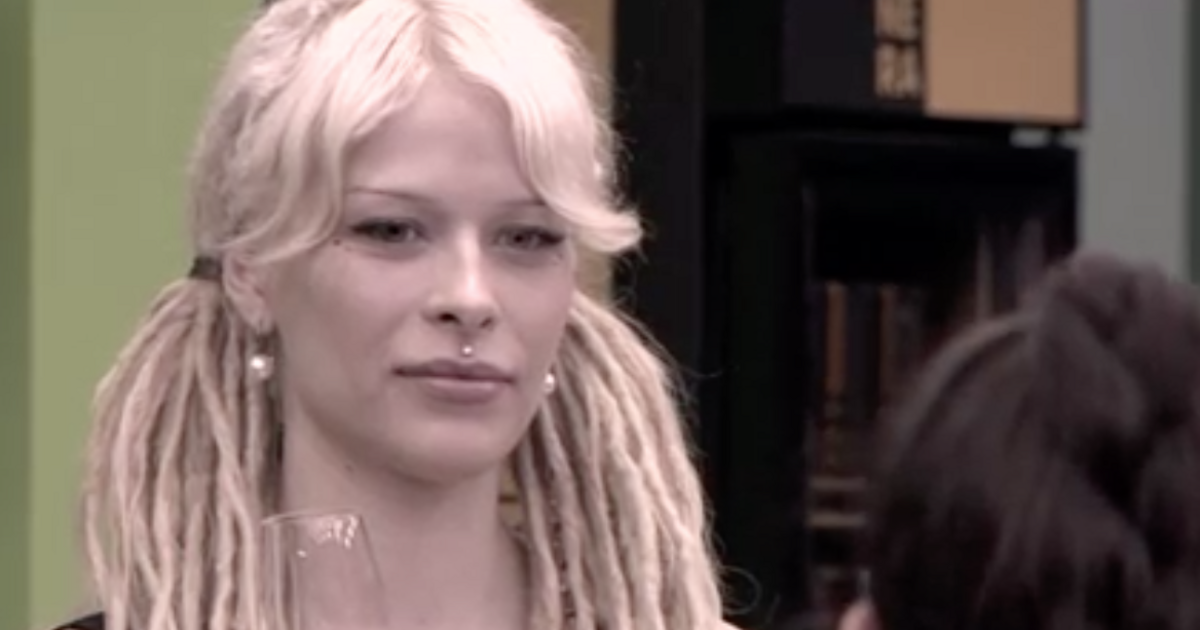 A nyári kata-tüntetésen még a rendőröket köpködte, most megnyerte a ...