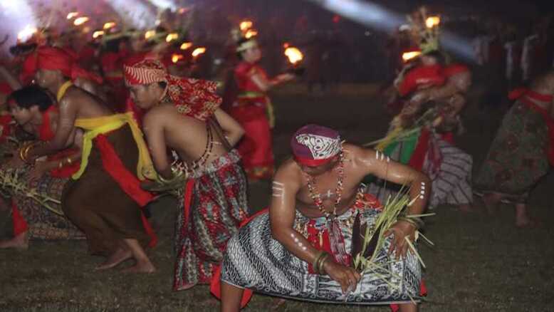 Catat Rekor MURI, 700 Penari Lintas Generasi Bawakan Tarian Dadas dan ... Catat Rekor MURI, 700 Penari Lintas Generasi Bawakan Tarian Dadas dan ...