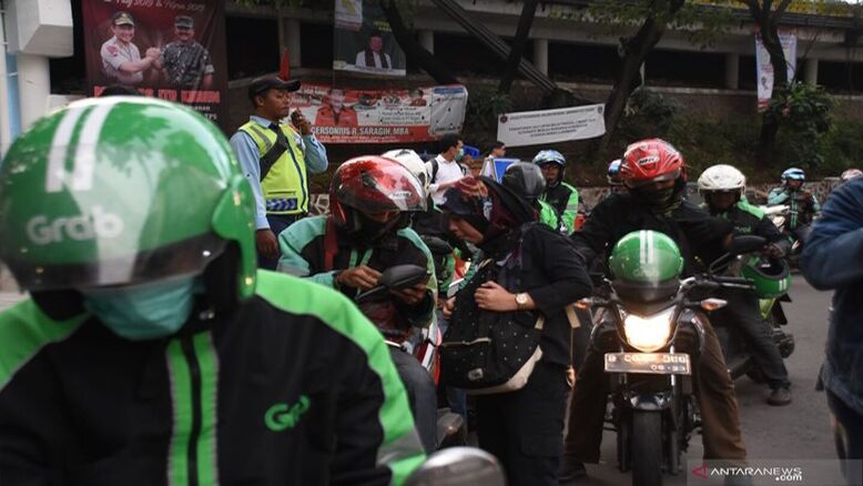 Kemnaker: Ojol dan Kurir Berhak Dapat THR | Narasi TV