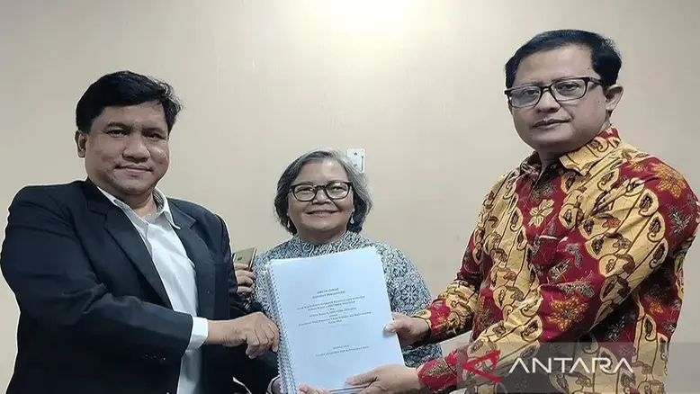 Daftar Tokoh yang Mengajukan Amicus Curiae ke Mahkamah Konstitusi ... Daftar Tokoh yang Mengajukan Amicus Curiae ke Mahkamah Konstitusi ...