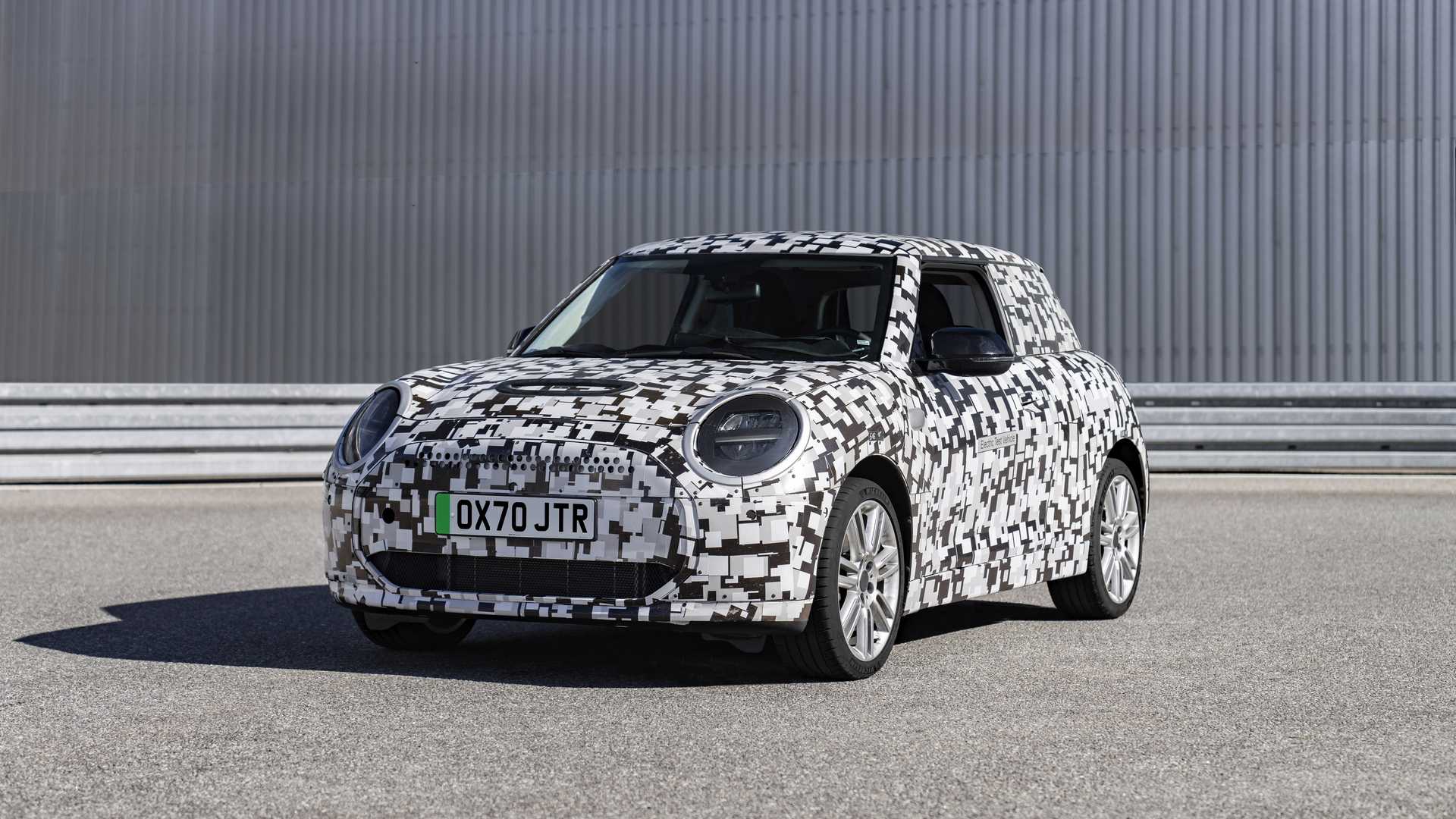 Rò rỉ hình ảnh của Mini Cooper S Electric 2023 trên Instagram