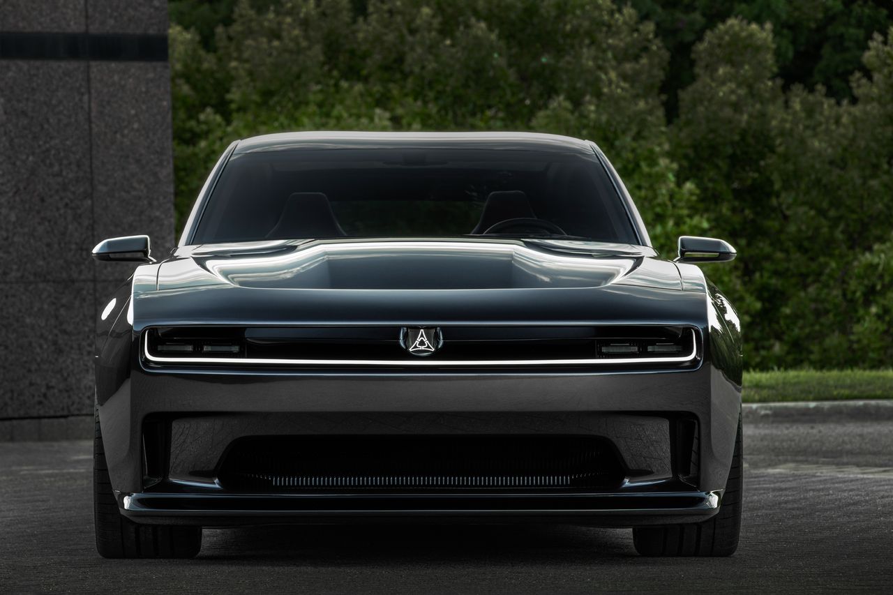Dodge Charger EV 2024 liệu sẽ làm lu mờ Hellcat chạy xăng?