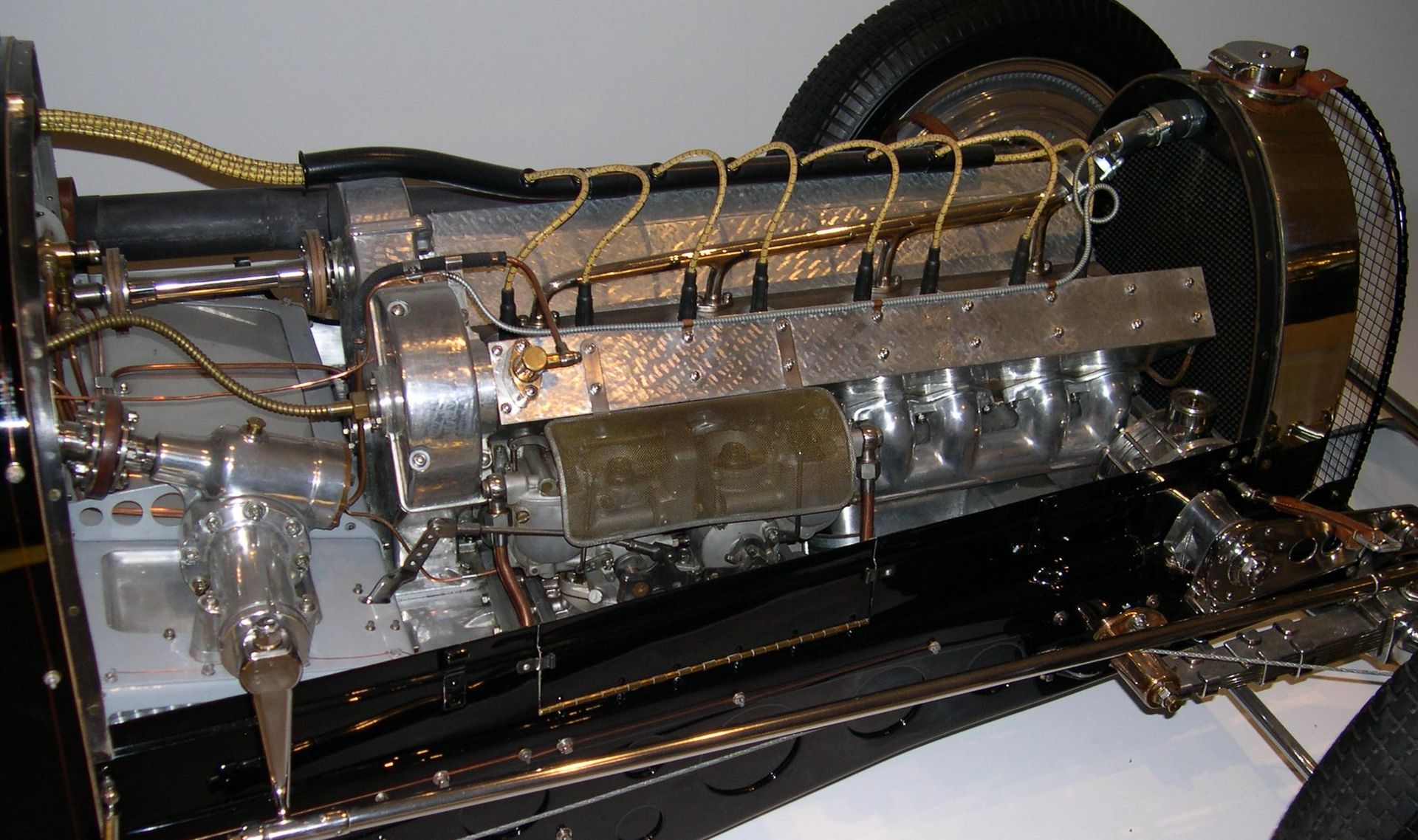 Bugatti từng trang bị động cơ I8 cho xe thể thao 100 năm trước
