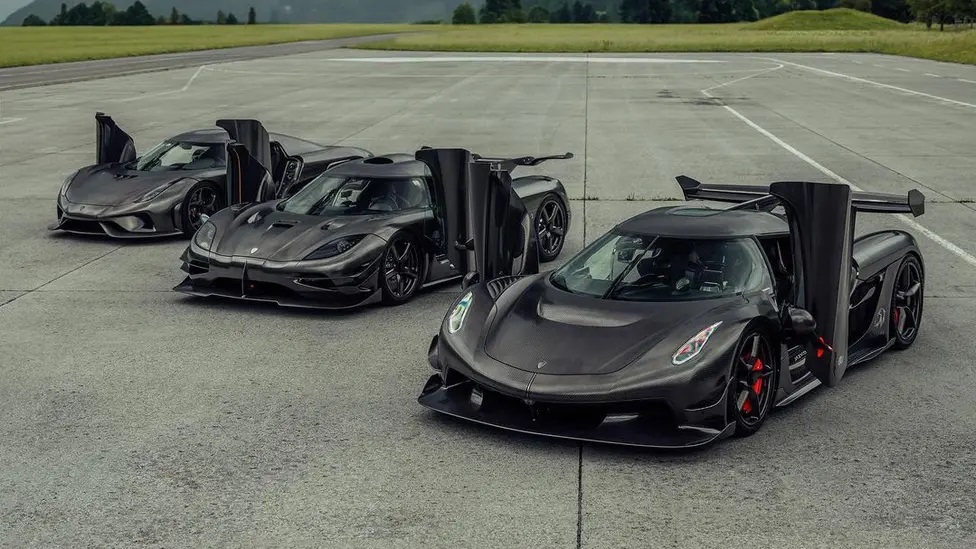 3 mẫu Koenigsegg sở hữu thân vỏ sợi carbon trần