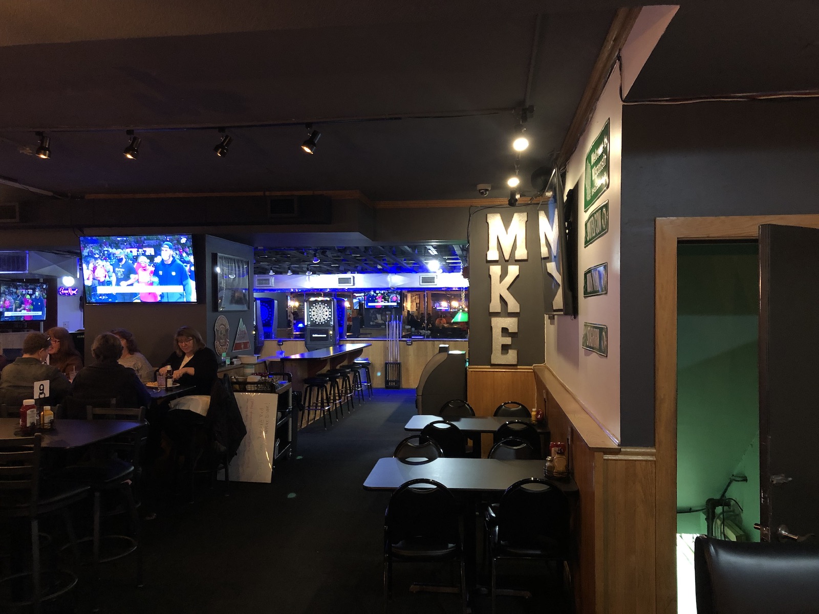 Dominic the Food Reviewer: In Plane View