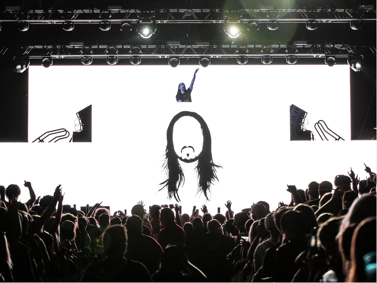 Steve Aoki brought the party (and the cake) to Summerfest's first night
