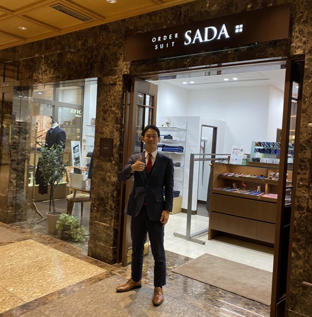 東京駅地下直結の弊社新丸ビル店を訪問! - オーダースーツSADA