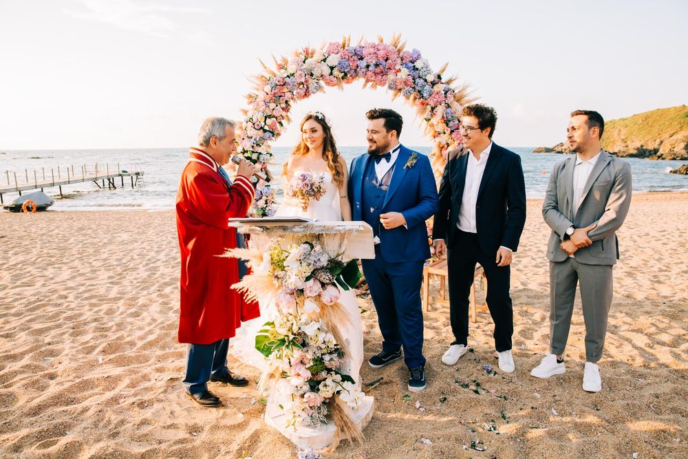 Eser Yenenler ile Berfu Yıldız'ın Düğününe Ünlü Akımı Oldu | OrtakAlan.app