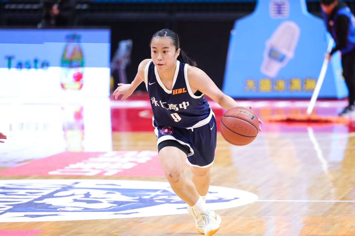 永仁曾廷翊17分、陳薇涵15分，替補的黃翊蓁12分9籃板。金甌全隊無人得分上雙，總計45投11中。