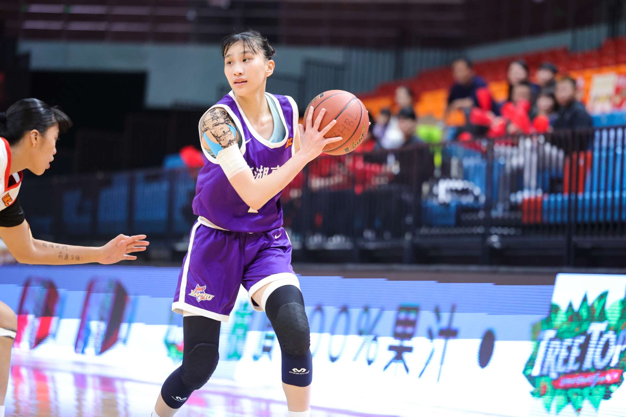 不過第三節苗商連凱琦用三分外線拉近差距，第四節剩下1分39秒時，苗商陳琳蕾莎的三分球，終於幫助球隊以70比68超前。