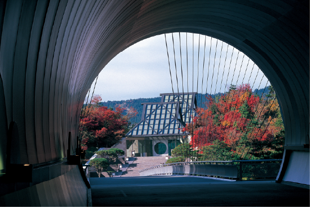 滋賀県にあるMIHO MUSEUMで非現実的な桜体験を！ | Fa-So-La AKIHABARA 公式WEBサイト