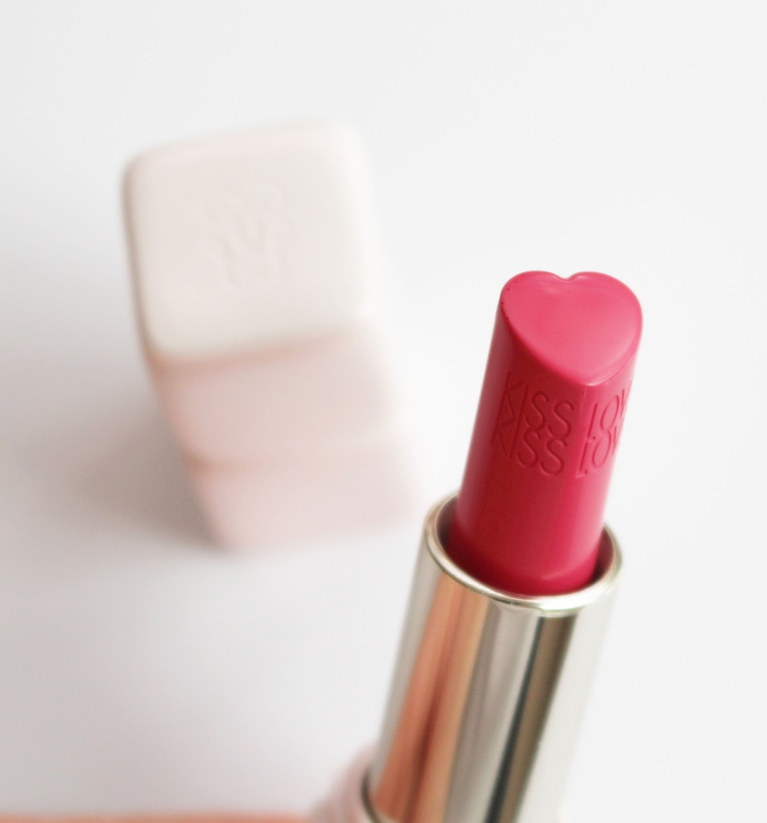 【Super Cute】Are you looking for a Super-cute Heart-Shaped lipstick ...