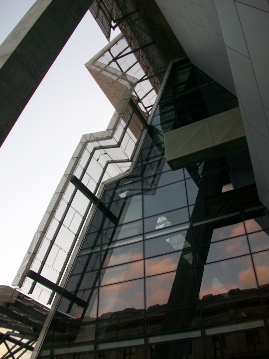 This building is shit. Or is it?