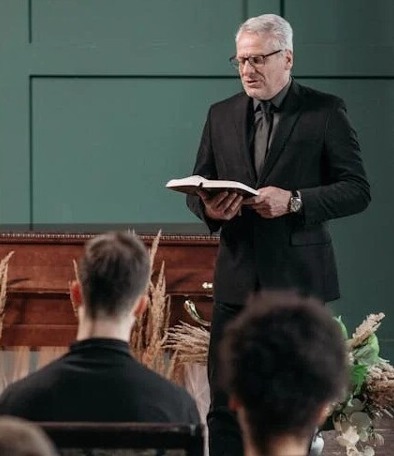 Author Allen Taylor | 5 Ways the Modern Pastor Hurts the Church