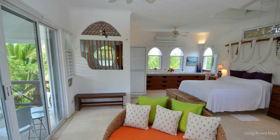 Villa Ak, beachfront Bed and Breakfast in Akumal for sale - Living ...