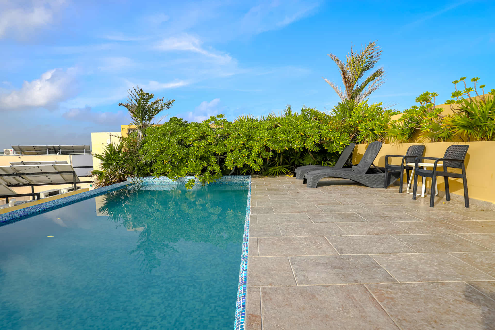 Maji: Great Lock-Off Condo Close to 5th Avenue - Living Riviera Maya ...