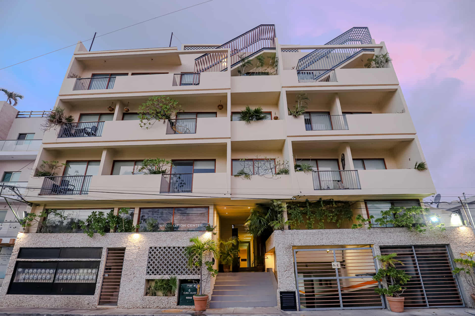 Maji: Great Lock-Off Condo Close to 5th Avenue - Living Riviera Maya ...