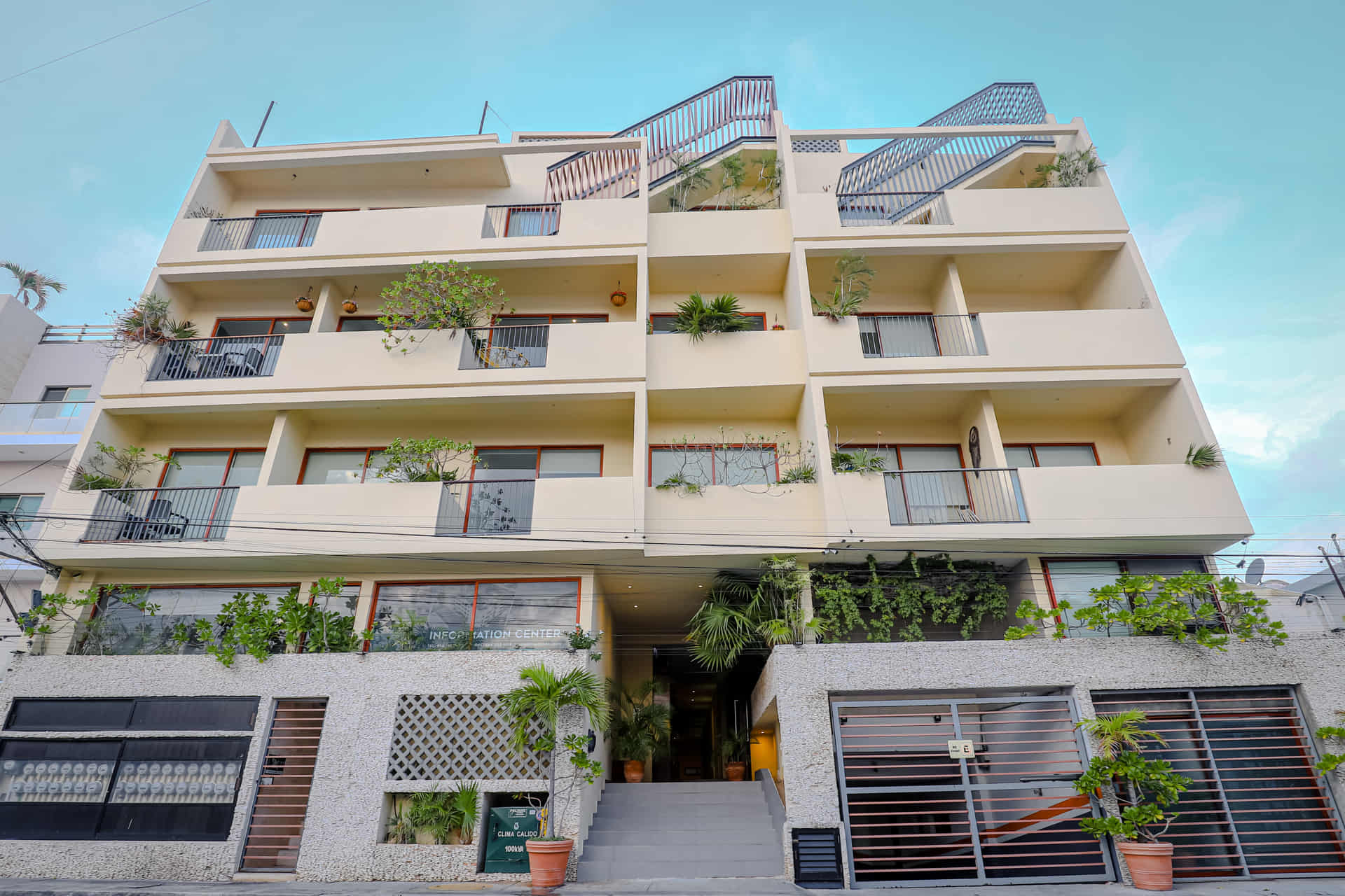 Maji: Great Lock-Off Condo Close to 5th Avenue - Living Riviera Maya ...