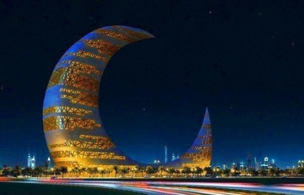 The Crescent Moon Tower in Dubai | Plugon