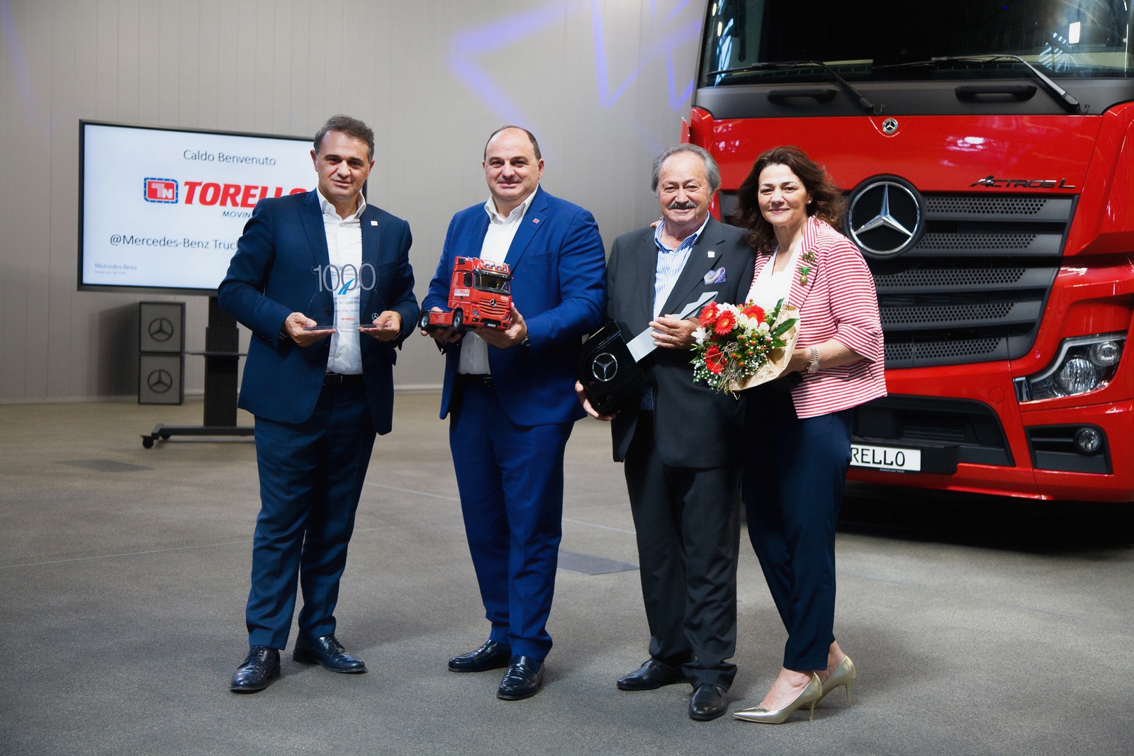 Il Gruppo Torello ritira il Mercedes-Benz Actros n. 1000 presso il ...