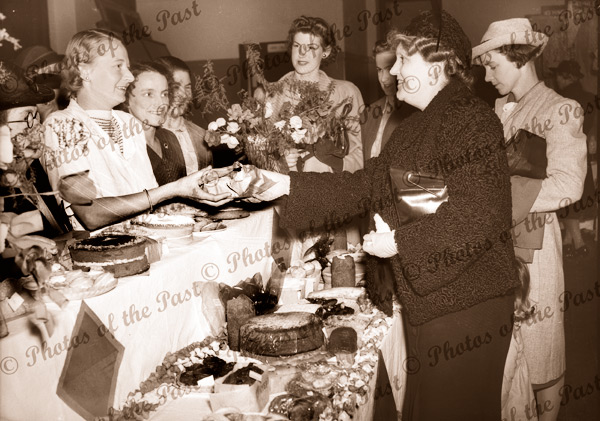 Trading table – Photos of the Past