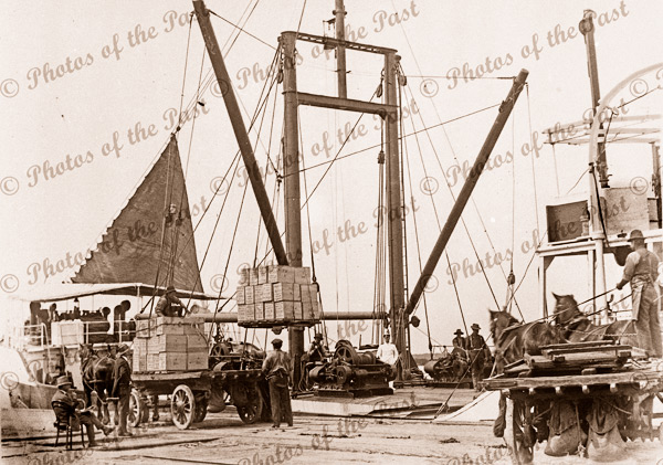 Loading ship – Photos of the Past
