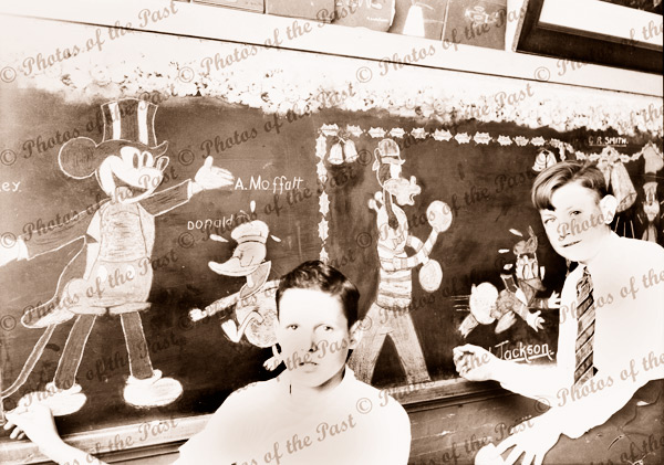 Chalk cartoons – Photos of the Past