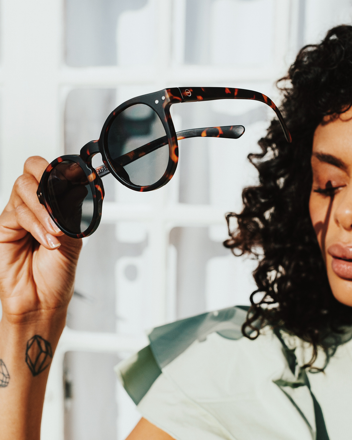 IZIPIZI Luncurkan Koleksi Terbarunya: The Oversize - Elle Indonesia