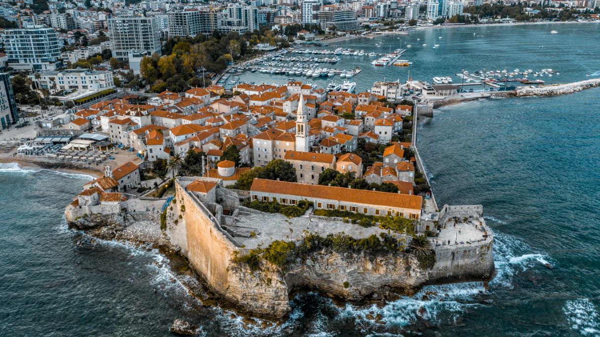 Budva Otelleri ve Budva Tatil Paketi