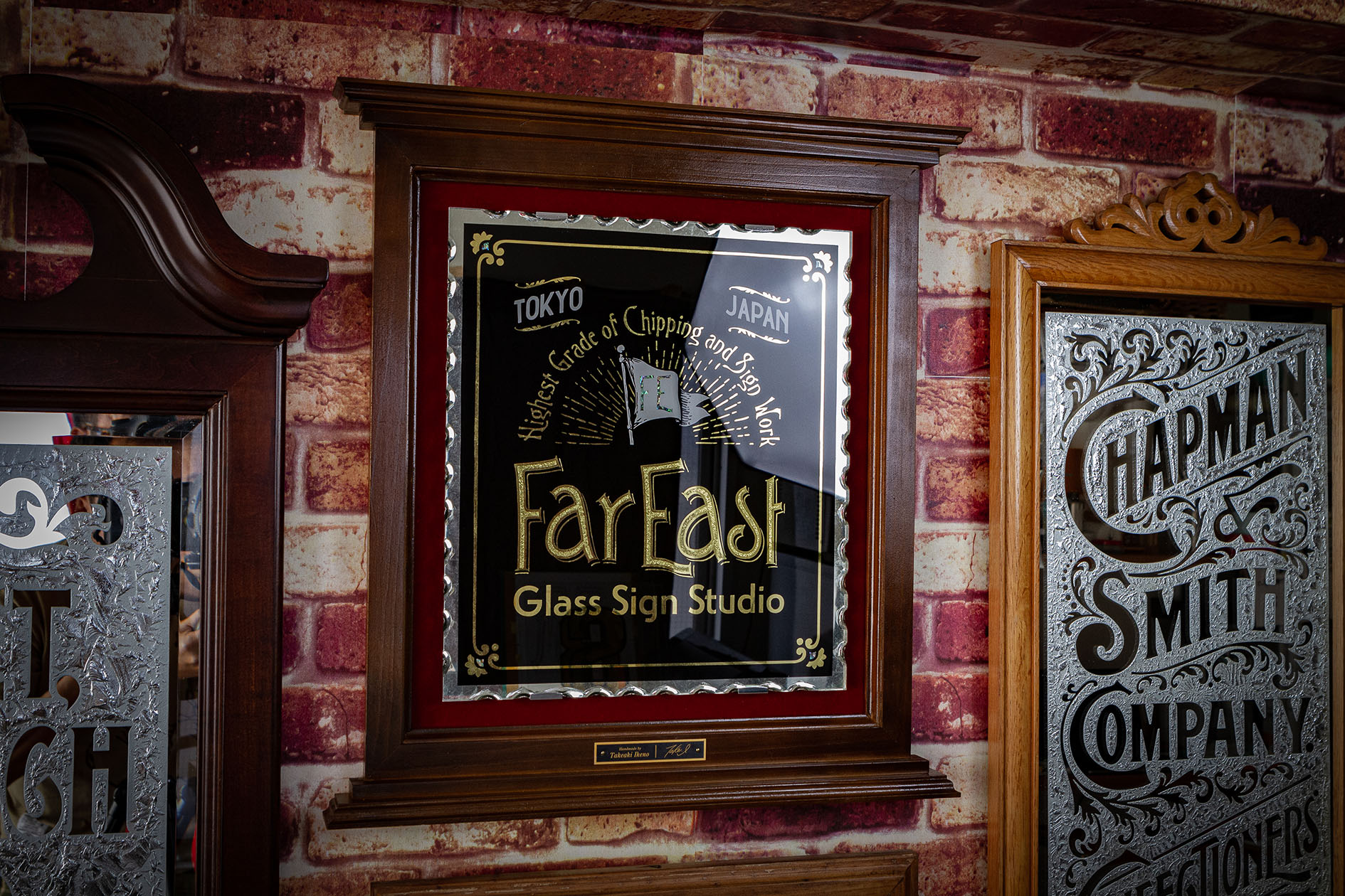 東京のグラスサイン専門店 - Far East Glass Sign Studio