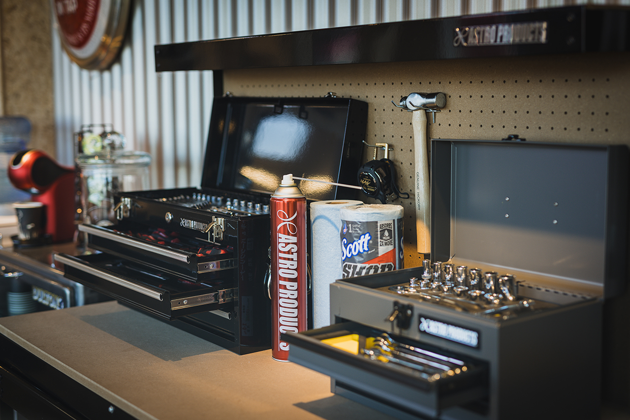 GARAGE HOTEL | CONTACT