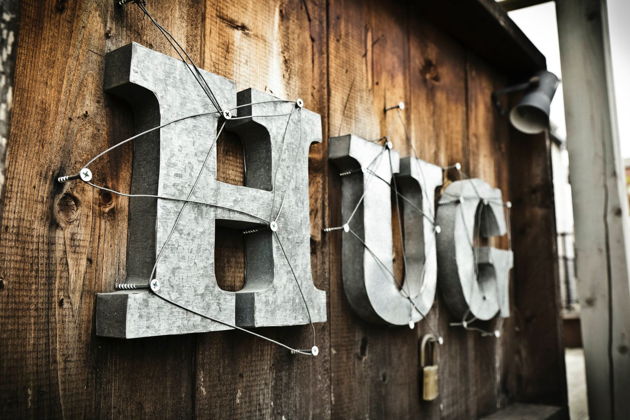 Hug Design Market