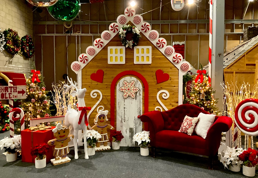 Santa Sets To Go | Frost Christmas Props