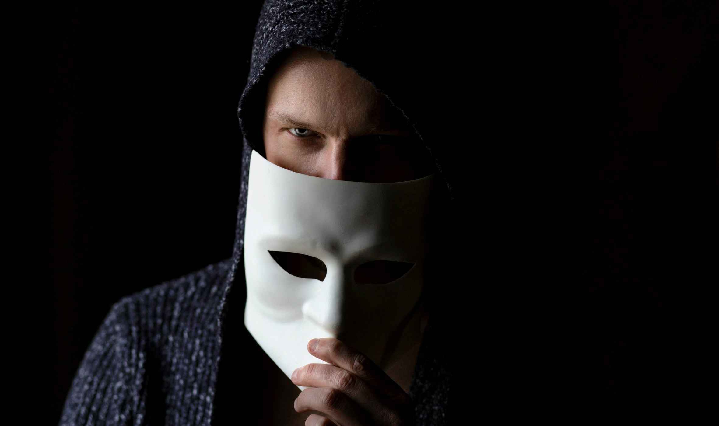 How to Identify a Fake Real Estate Agent (2024) | PropertyClub