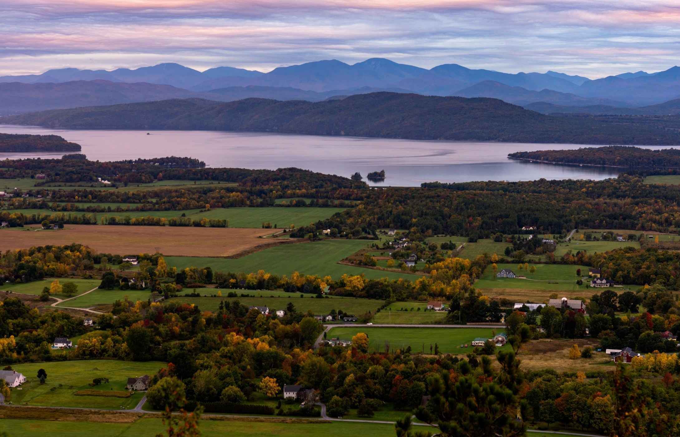 Top 20 Celebrities That Live in Vermont (2024) | PropertyClub