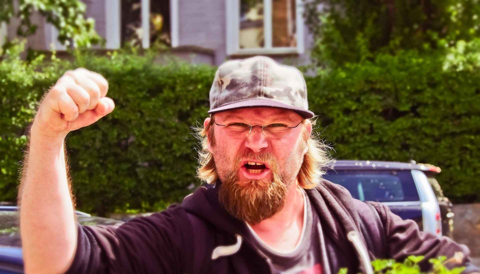 How to Deal With Annoying Neighbors (2024) | PropertyClub