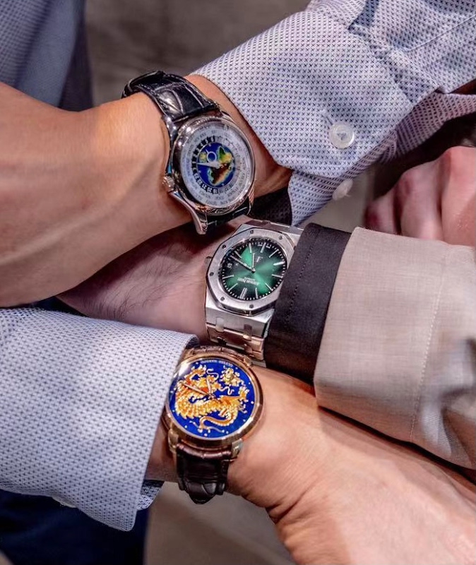Audemars Piguet - AP RO green dial vs Patek 5131G - we which one do you ...