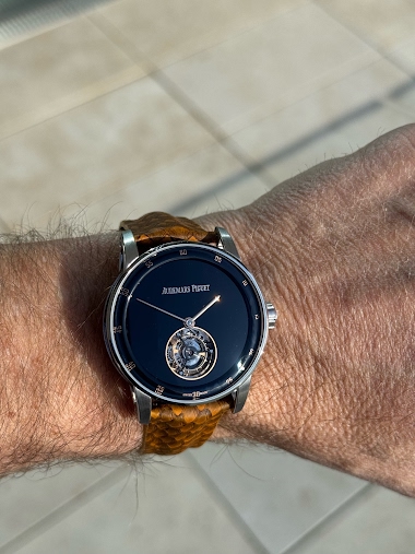 Audemars Piguet - Salmon strap with black onyx.