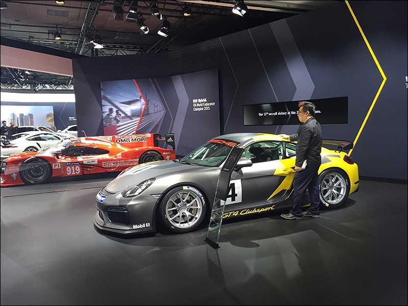 Automotive - Porsche Cayman GT4 Stop Seconds Clock