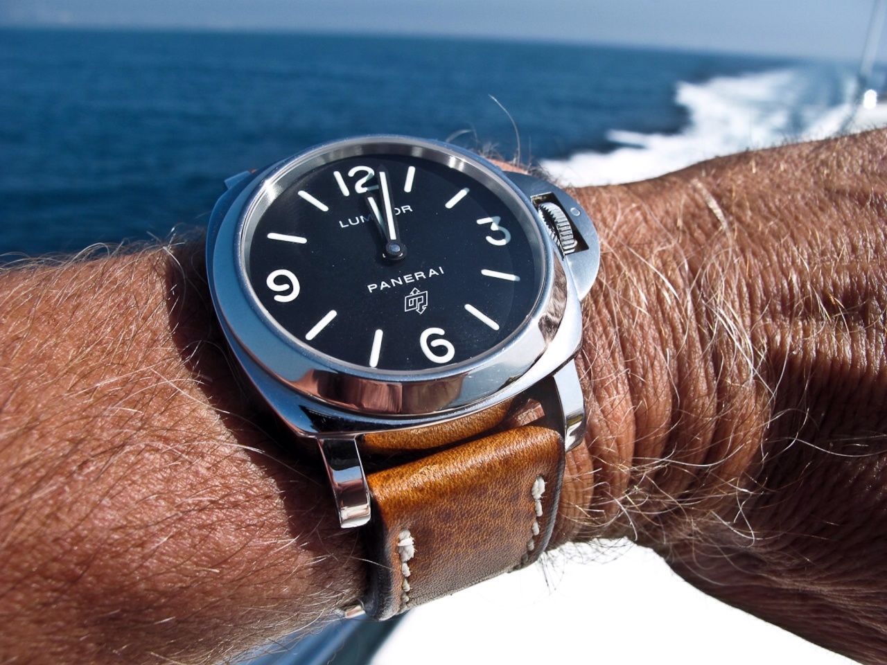 Officine Panerai - Comparison shot Panerai PAM 390, PAM 232 and PAM 000