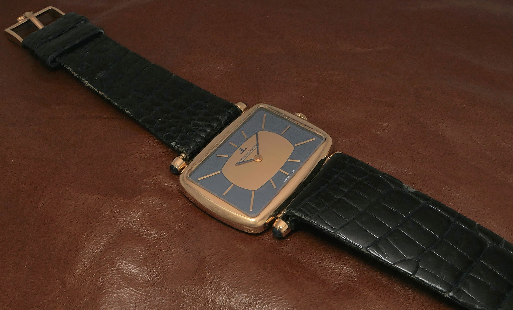 JLC - Vintage Jaeger Lecoultre De Luxe 4459 in gold.
